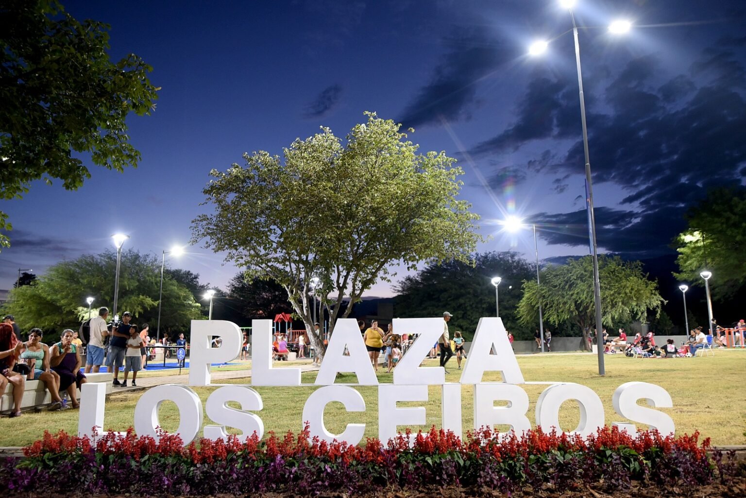 La Plaza Los Ceibos renace, transformando el barrio 500 Viviendas y sus ...